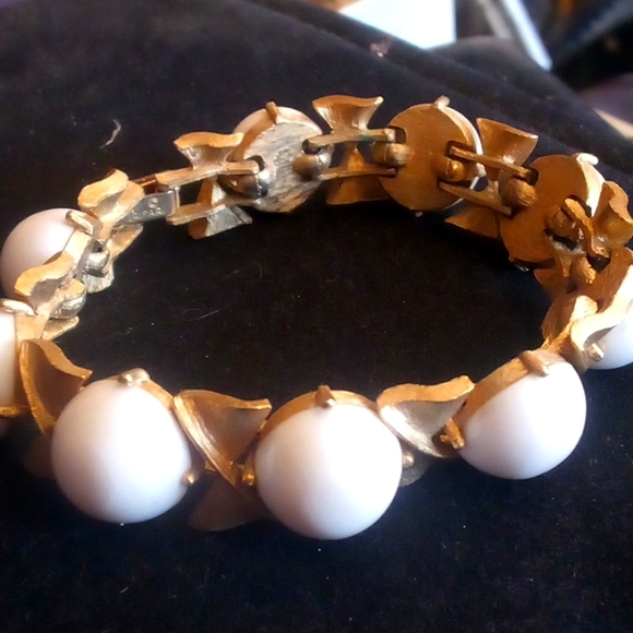 Trifari | Jewelry | Elegant Trifari Gold Bracelet With White Cabachons ...
